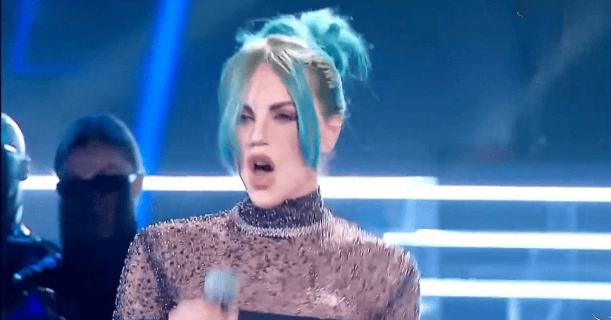 Antonella Fiordelisi imita Rose Villain nella finale di Tale e Quale Show