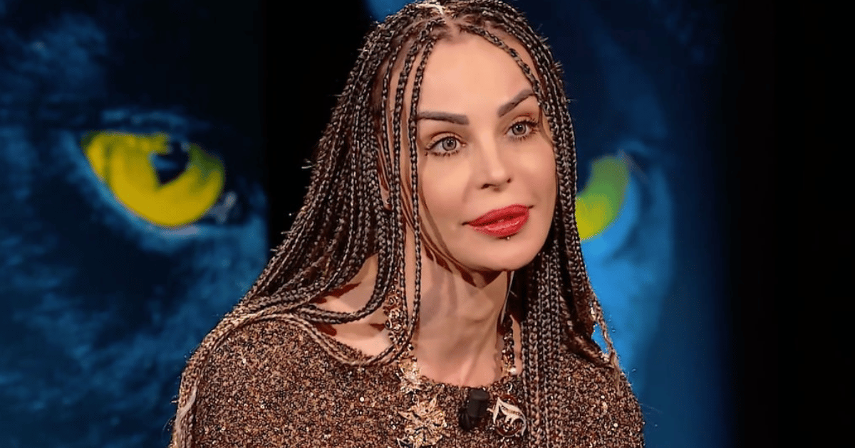 Nina Moric replica Fabrizio Corona: “Il pagliaccio”